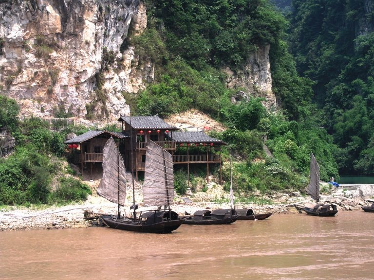 ADVENTUROUS THREE DAY YANGTZE RIVER CRUISE CHINA
