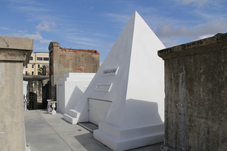 FAMOUS CEMETERIES OF THE UNITED STATES