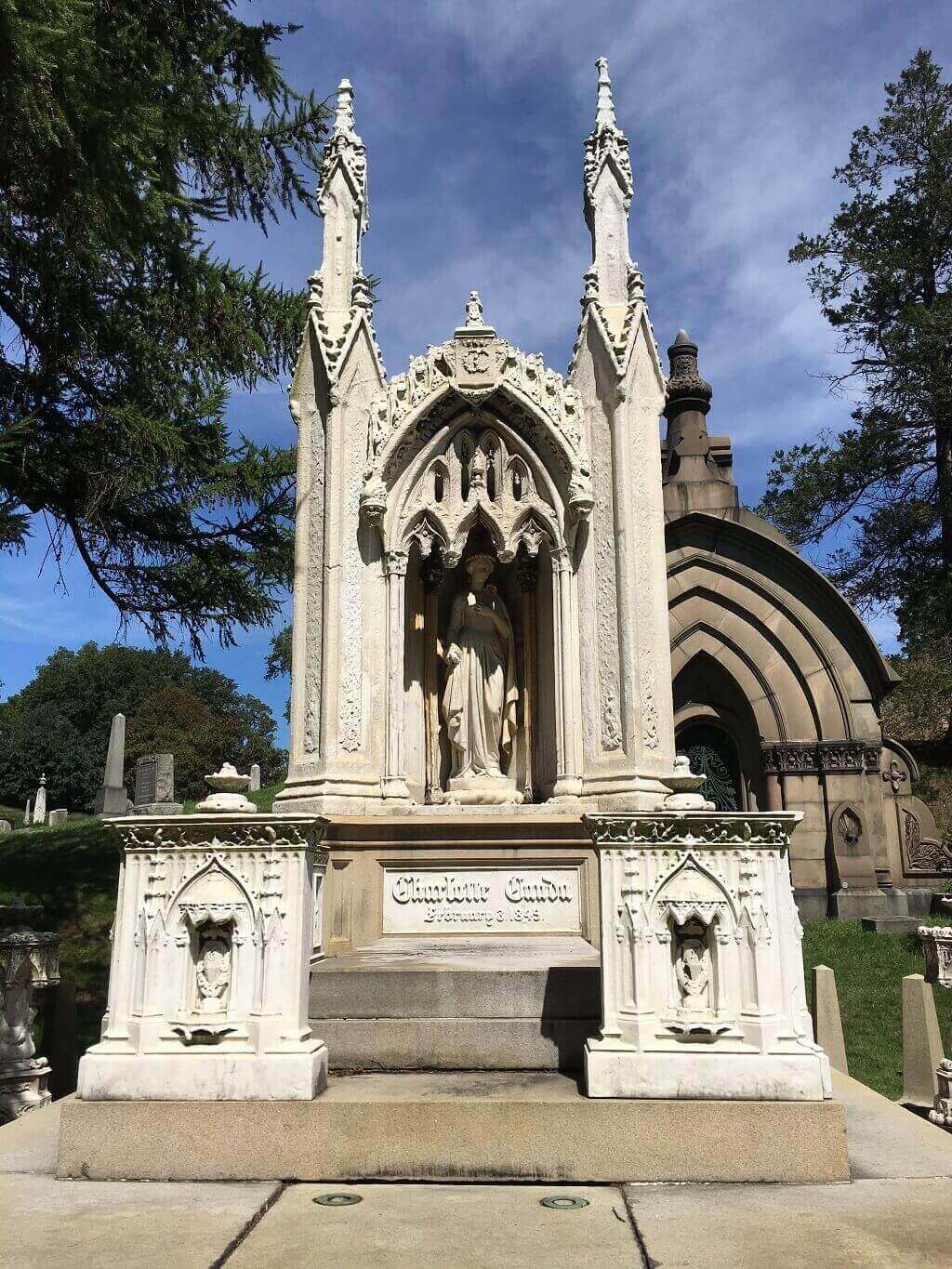 FAMOUS CEMETERIES OF THE UNITED STATES